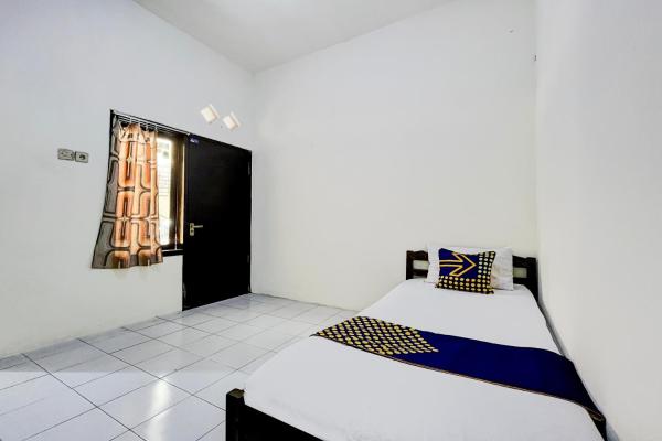 Oyo Life 93398 Sudimoro Guest House Syariah - Malang