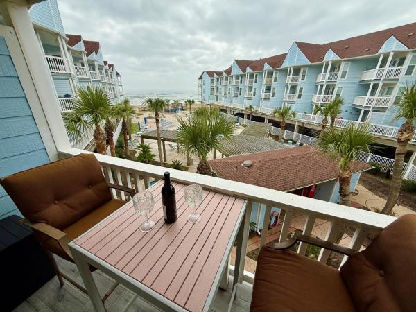 Seascape 2202 The Seashell Pearl Beachfront Condo Gulf View Pool Hottubs Netflix - Galveston Island, TX