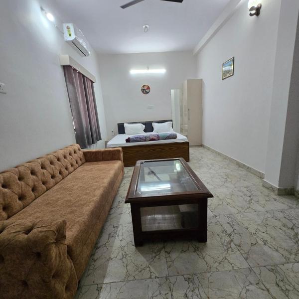Leela Homestay - One Bedroom With Kitchen - Jabalpur