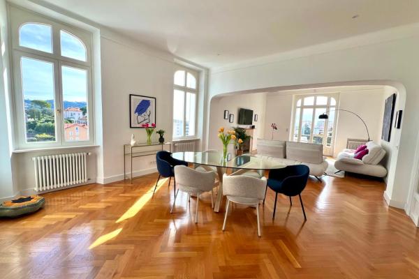 Cannes Tassigny Stylish - 2 Bedroom Apartment Sleeps 5 Free Parking - Le Cannet