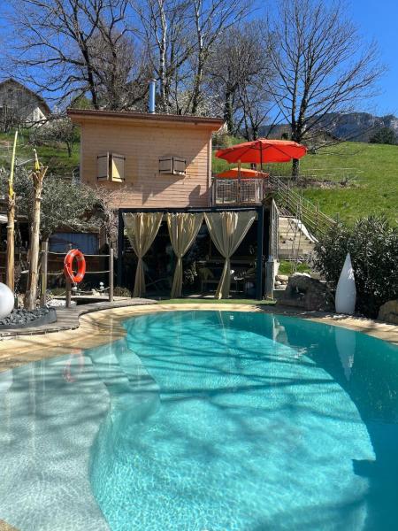 Tiny Gîte Le Roscoland à La Marc'quize, Avec Dortoir Mansardé, Piscine Partagée à Débordement En Extérieur, Bain Nordique à 38 Degrés En Prestation Supplément Sur Réservation Horaire Anticipée 1 Place De Parking Sous Réservation Horaire Anticipée - Savoie