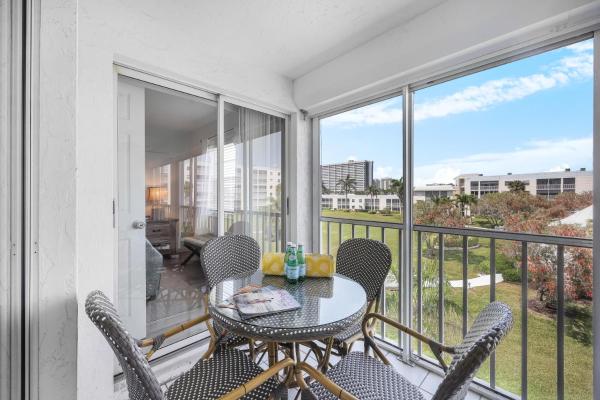 Coastal Condo Just A Short Walk Away From The Beach - Marco Island, FL