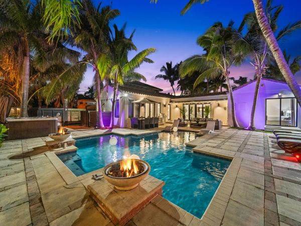 Aqua Haven- Stylish Getaway With Pool And Jacuzzi - Dania Beach, FL