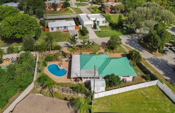 Welcome To The Leaf House - Boca Raton, FL