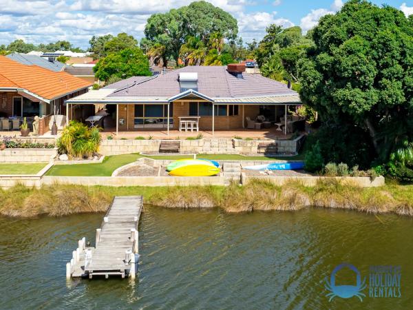 Canal-side Retreat With Private Jetty - Pinjarra