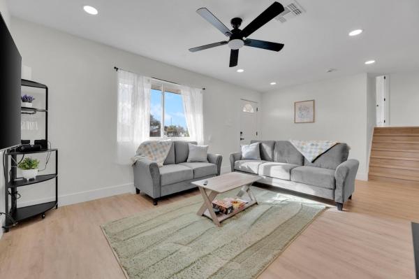 Modern 4br3ba Home With Pool And Fire Pit - Phoenix, AZ