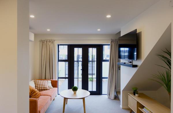 Modern Townhouse, Prime Location, Carpark - Christchurch