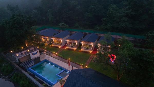 Mountain Woods Farm Stay - Khopoli