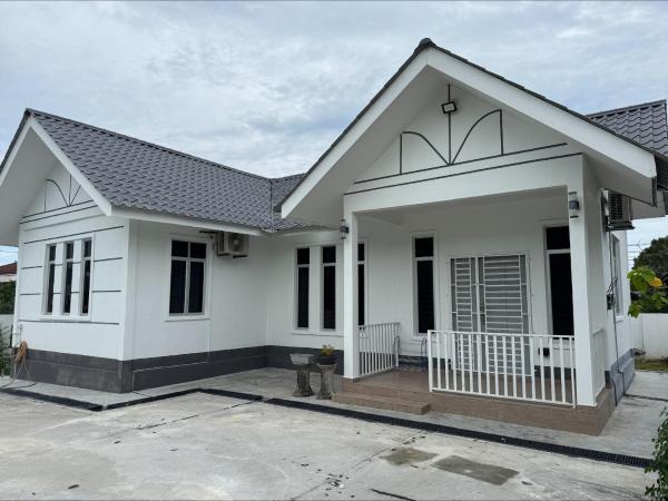 White House Homestay Langkawi Village & Paddy Views - Langkawi