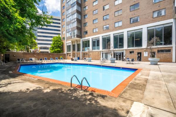 High-rise Retreat W Pool & Views - Smyrna, GA