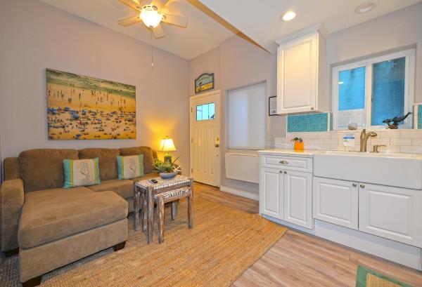 359sc 359 Sumner C - Avalon, CA