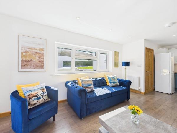 Surf View By Signature Stays - Newquay House With Pool - Parking - Sleeps 6 - Perranporth