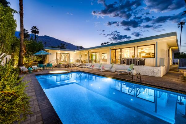 Luxury Deepwell Stunner - Desert Oasis Dream Home - Palm Springs, CA
