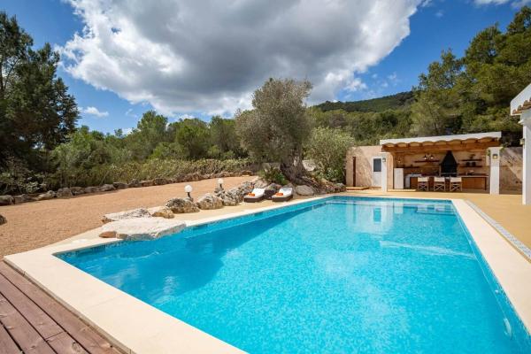 Charming 4br Finca With Xxl Private Pool - Short Walk To Unvrs & Amnesia - Ibiza