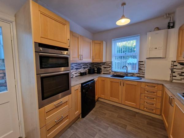 Large 3 Bedroom Home By Everton Club & Lfc Stadium - Liverpool