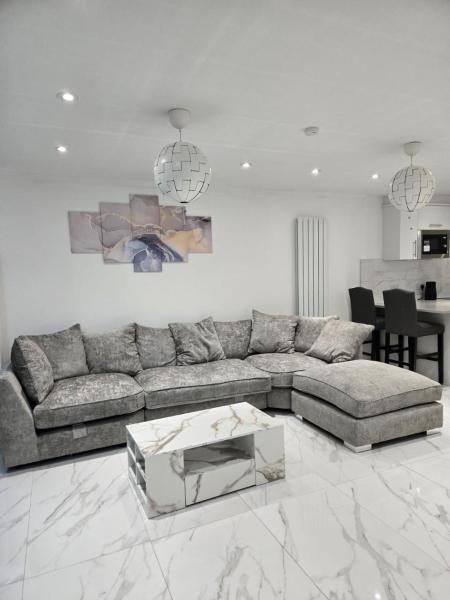 Luxury And Stylish 3 Bedroom House Or Apartment In Greenhithe - Available For Booking As Individual Room Or As A Whole Apartment - 11mins Walk To Greenhithe Train Station, 7 Mins Drive To Bluewater Shopping Mall - Angleterre