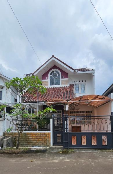 Pinus Homestay By Dt Guesthouse - Indonesia