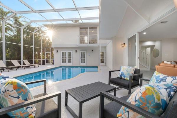 3 Min To Beach With 3 King Ensuites And Private Pool - Naples, FL