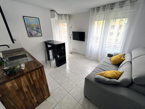 Magnifique Studio Au Bord De Mer - Carros