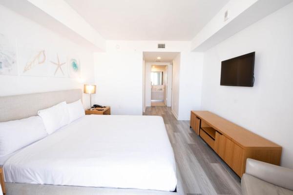 2b 2b Beachfront Pool Gym, And Restaurant - Hallandale Beach, FL