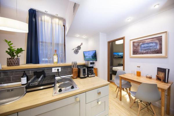 Athenaeum Spacious& Cozy 1br Prime Location W Balcony - Bucharest