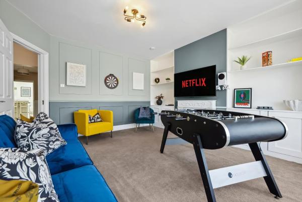 Long Term And Summer Special Offer!! 5-bedroom Spacious, Stunning Design, Sociable Areas & Cosy House Near South Downs Park, Sleeps 11 With Games Room, Private Parking And Garden - By Blue Puffin Stays - Portsmouth