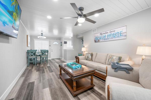 Manatee Cove! Canal Side Condo With Water View! Half Mile From Ami Beaches! - Cortez, FL