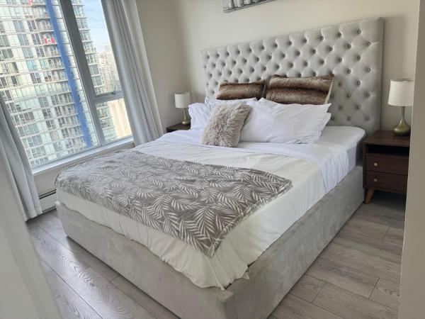 Beautiful Bright With Water View Modern Condo Dt 1br 2 Bt Sleeps 4 Guests - Rogers Arena