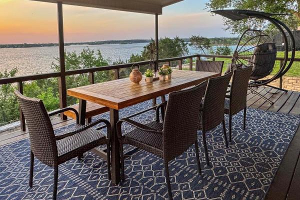 Luxe Lake Granbury Retreat: Dock, Deck & Game Room - Granbury, TX