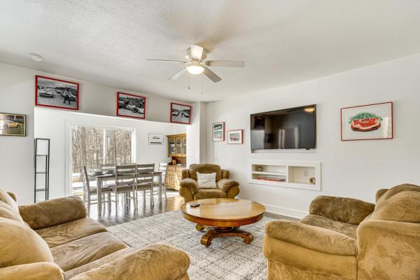 2 Mi To Road America Pet-friendly Duplex! - Elkhart Lake, WI