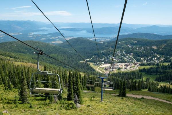 European Schweitzer Mountain Chalet With Hot Tub - Sandpoint, ID