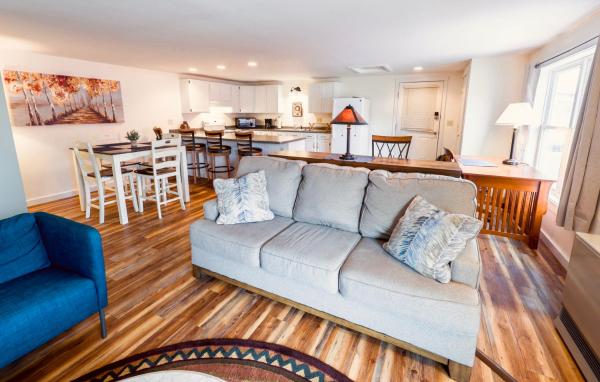 Upscale Moosehead Lake Suite Downtown Greenville - Greenville, ME