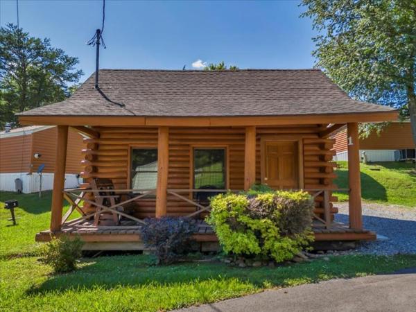 Deluxe 1 Br Cabin With Parking - Pigeon Forge, TN