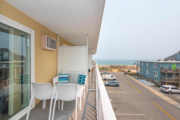 Ocean View Renovated Condo With Balcony - Ocean City