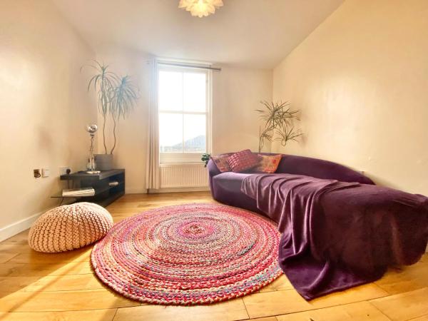 London's Central East End 2 Bedroom City Apartments - London Bridge Station
