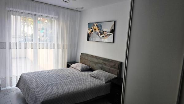 Family Beachfront Apartment - La Pineda