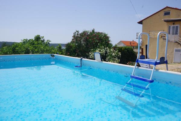 Serene Barbat Escape With Just Minutes From The Beach - Lun