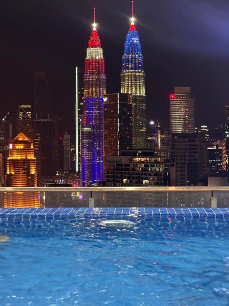 The Luxe Infinitum Klcc Skyline Swimming Pool - Cheras