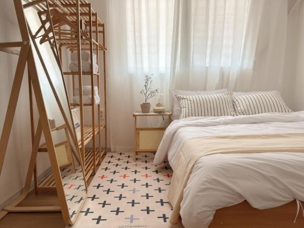 Gangnam 23, 3 Minutes Walk From Sinnonhyeon Station, Airport Bus, 1st Floor, Emotional Accommodation, Sleeps 5, Netflix, Wifi - Seoul