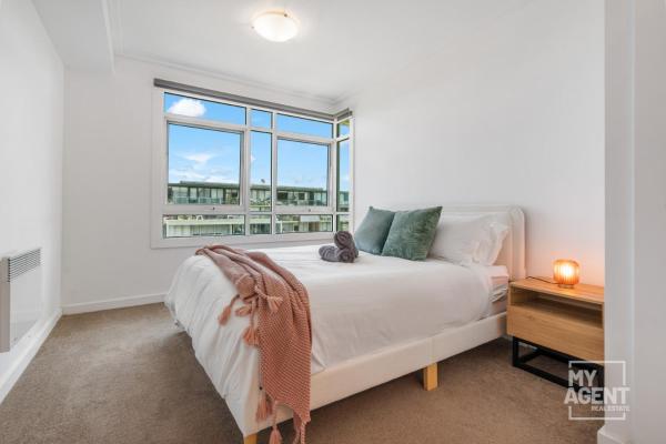 Bright Light Filled 1 Bedroom Apartment - Williamstown