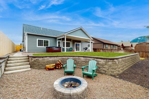 Modern Mountain View Escape - Columbia Falls, MT