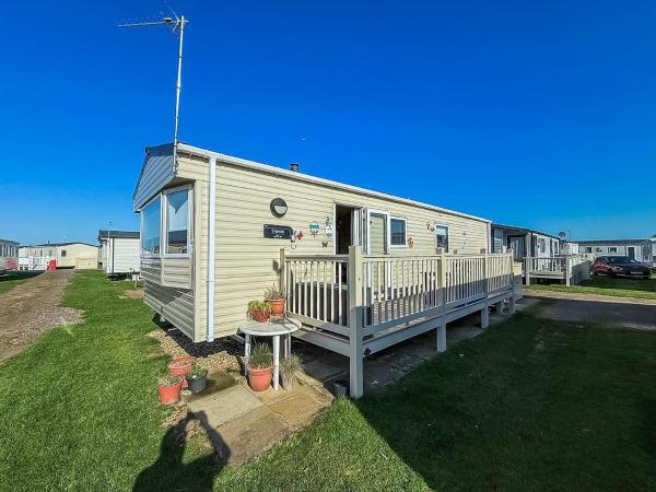 Lovely 6 Berth Caravan With Decking To The Side In Heacham Ref 21040e - Hunstanton