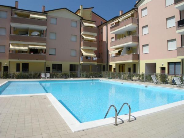 Apartment With Pool Near The Beach - Rosolina Mare