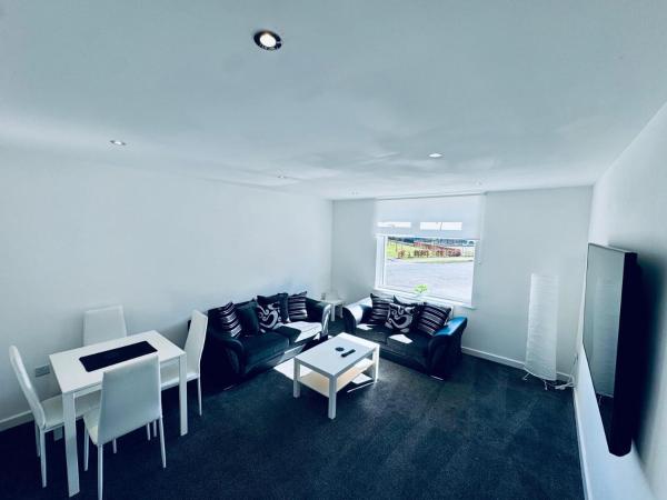 Modern 2 Bedroom House With Loft Conversion - Glasgow