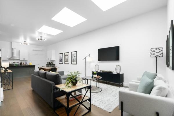 Modern And Cozy 2bdr Near St-hubert Plaza - Dorval