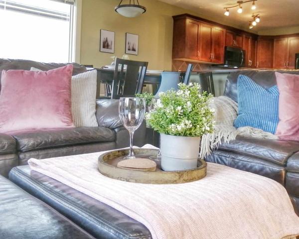 Relaxing Mountain View Condo In Beautiful Radium - Radium Hot Springs