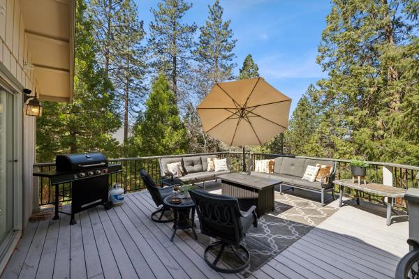 Whispering Pines Retreat Home - Groveland, CA