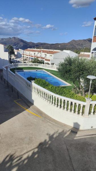 Maison Dans Résidence Piscine - Roses