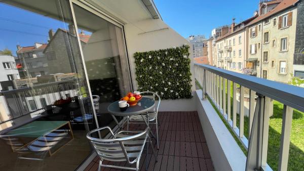Studio Plein Centre, Calme, Parking Inclus, Piscine Et Gardien - Sassenage