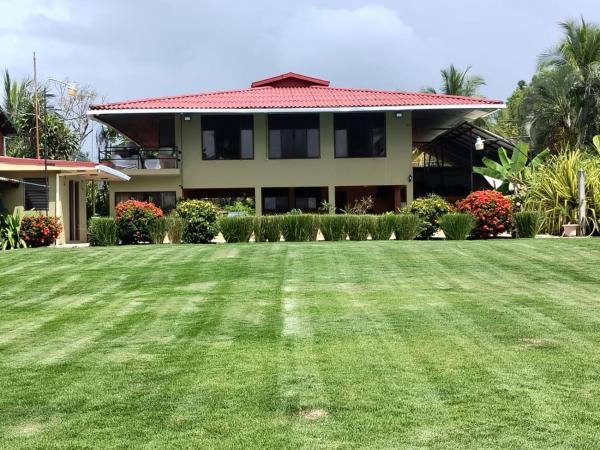 Casa Canadiense - Costa Rica